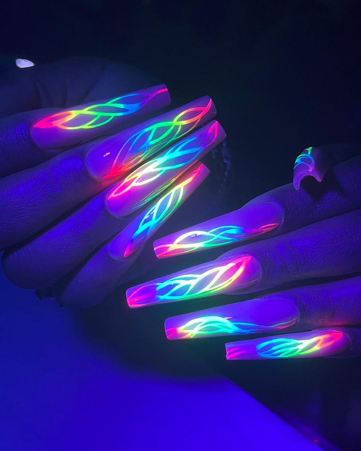 The Ultimate Guide to Neon Nails: 2026 Trends, Designs, and How to Wear ...